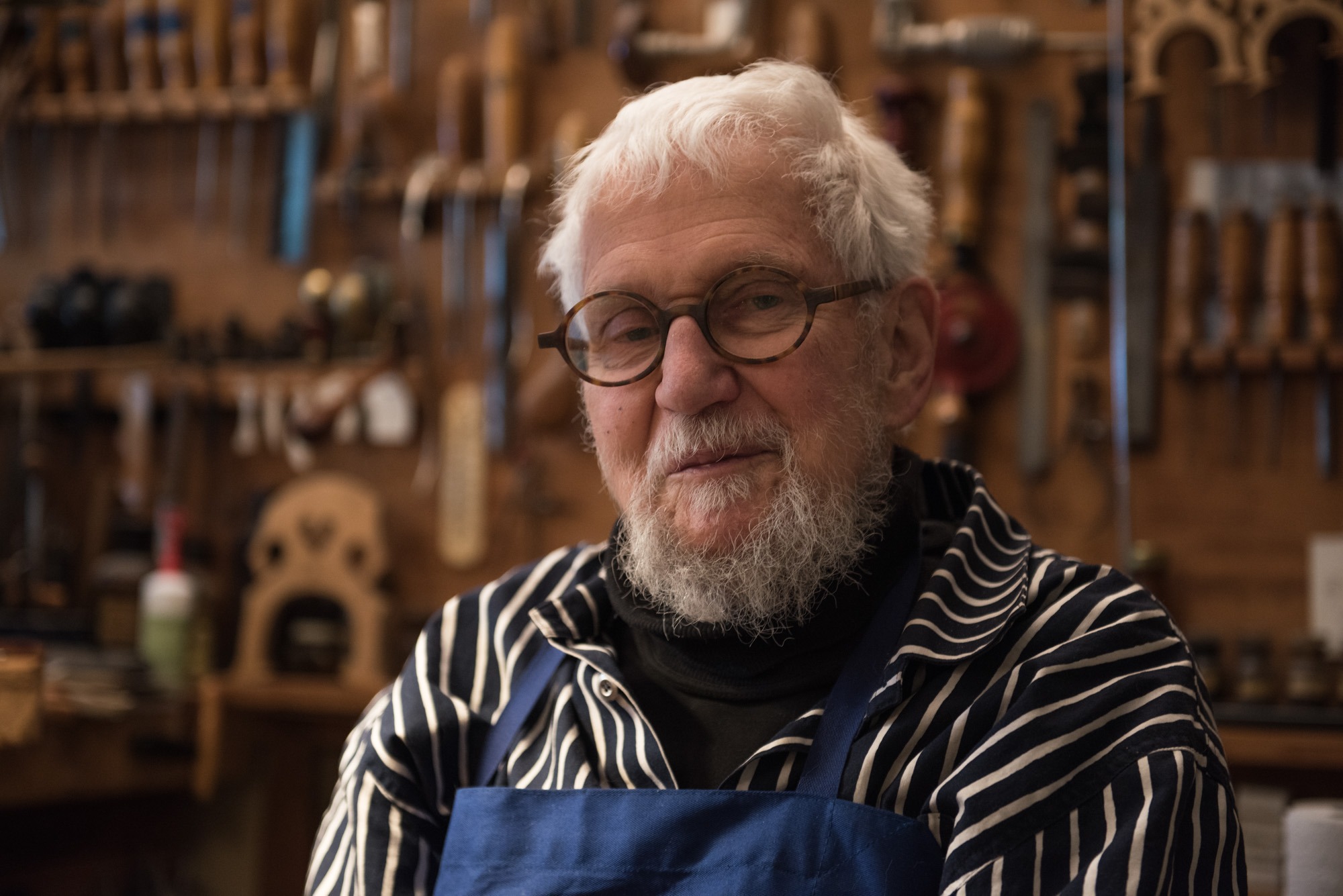 Geigenbauer Hans Peter Rast bringt Holz zum Klingen - Zeitlupe Magazin